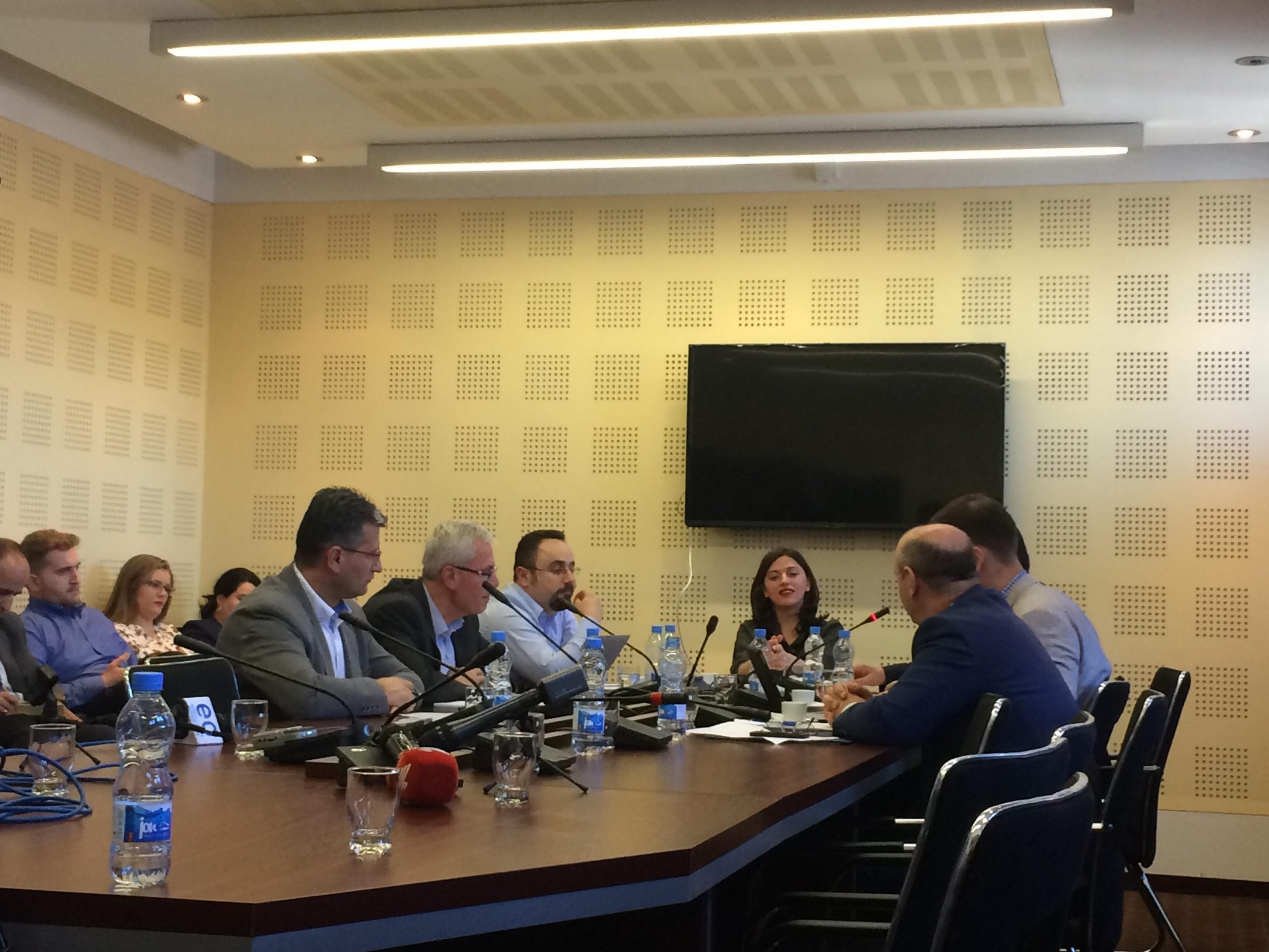 Komisioni për legjislacion i jep mbështetje Projektligjit për amnisti ... Komisioni për legjislacion i jep mbështetje Projektligjit për amnisti ...