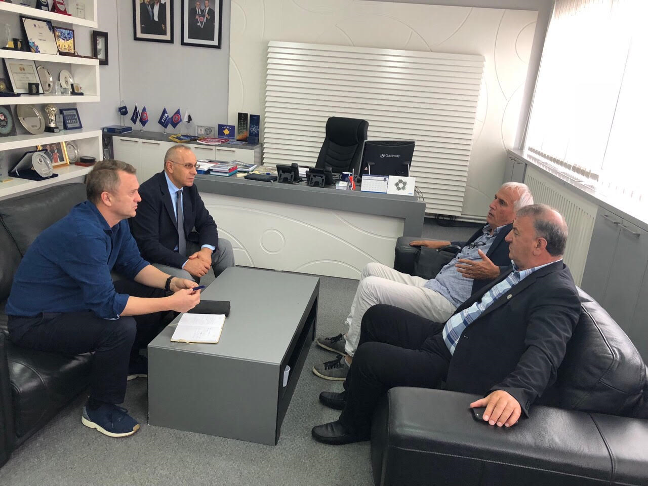 Kryetari i ri i FFK-së mbështet përzgjedhësin Challandes – Epoka e Re Kryetari i ri i FFK-së mbështet përzgjedhësin Challandes – Epoka e Re