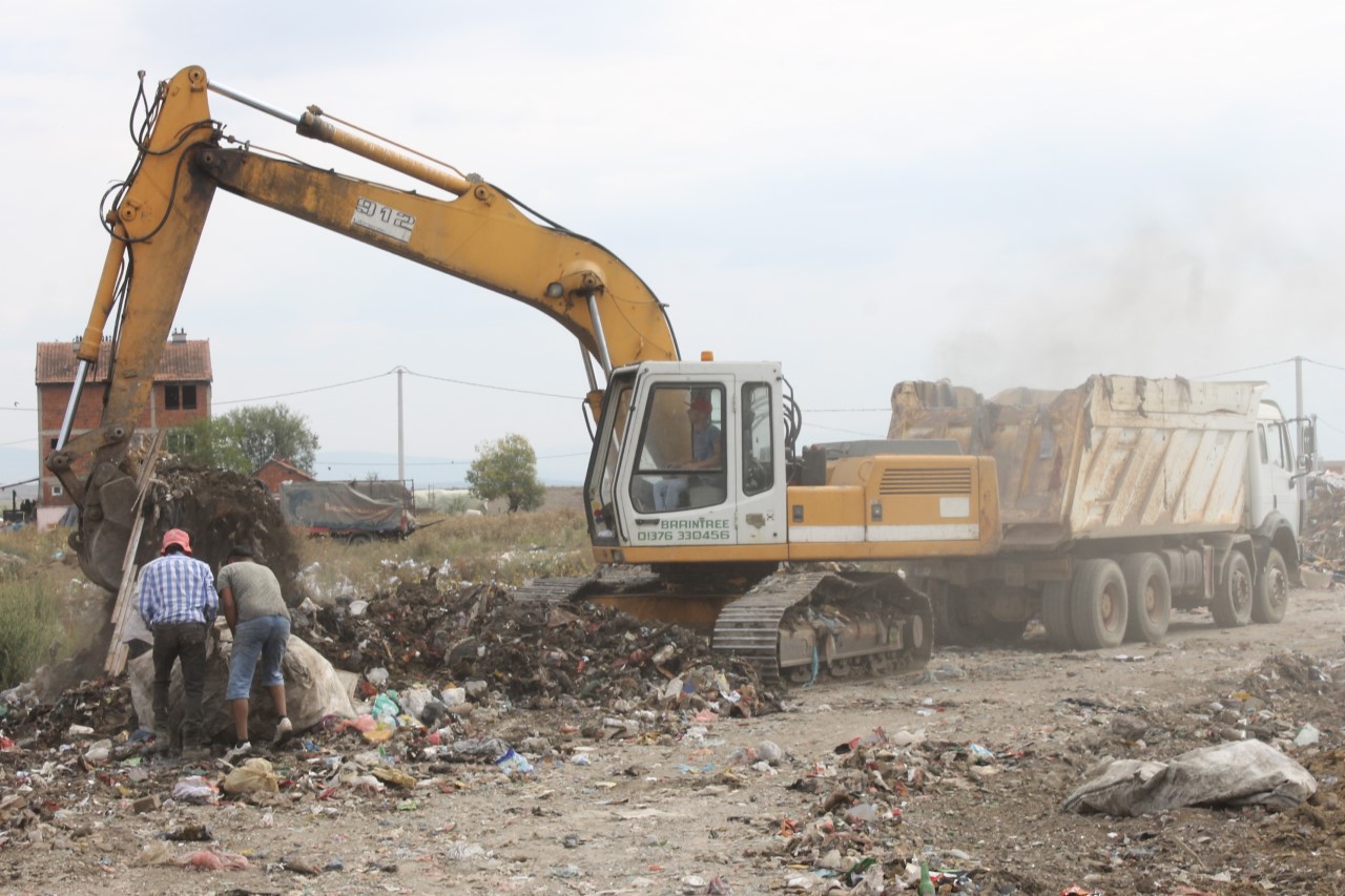 Kompania “Gjakova riciklim” heq falas mbeturinat në lokalitetin ...