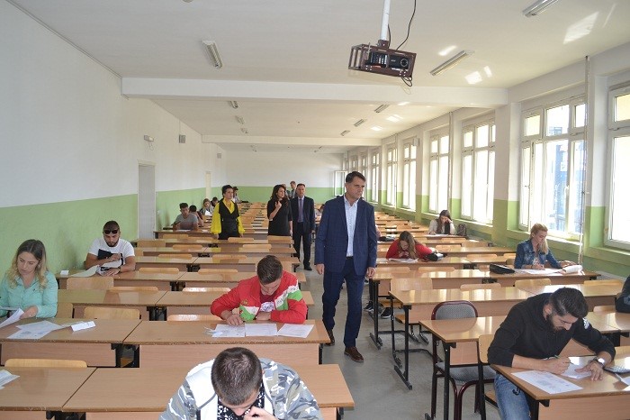 Në Universitetin “Kadri Zeka” u mbajtën provimet pranuese – Epoka e Re Në Universitetin “Kadri Zeka” u mbajtën provimet pranuese – Epoka e Re