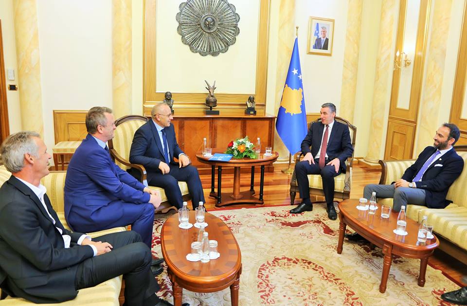 Kadri Veseli pret në takim drejtuesit e FFK-së – Epoka e Re Kadri Veseli pret në takim drejtuesit e FFK-së – Epoka e Re