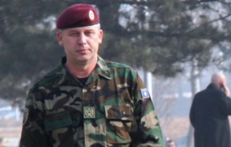 Sylejman Selimi ngushëllon familjen e policit Izet Demaj – Epoka e Re