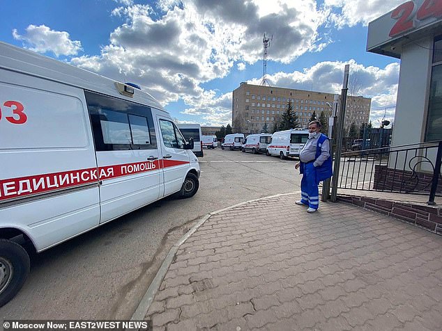 Radhë kilometrike të autoambulancave në Rusi/ Sistemi spitalor në ... Radhë kilometrike të autoambulancave në Rusi/ Sistemi spitalor në ...