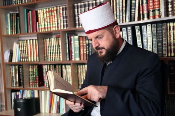 Shefqet Krasniqi e quan “ekstremist” Milaim Zekën: Të gjykohet me ligj ... Shefqet Krasniqi e quan “ekstremist” Milaim Zekën: Të gjykohet me ligj ...