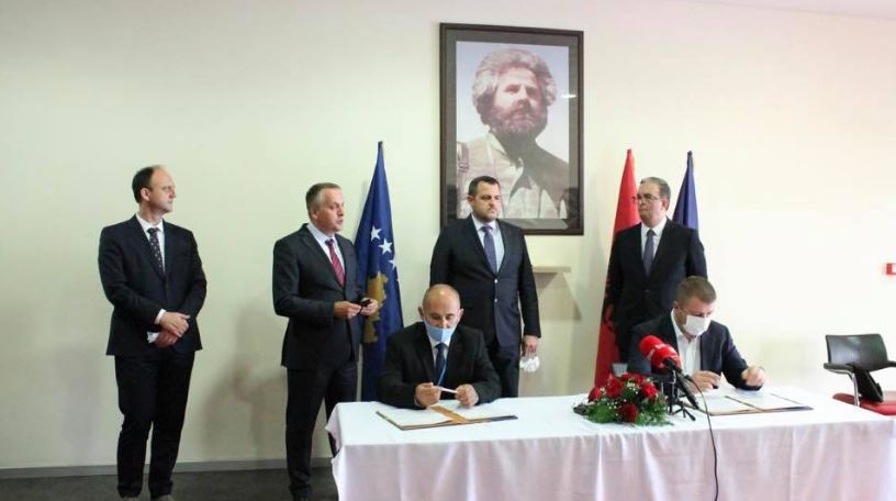 Arrihet marrëveshja për hapjen e korridorit ajror Shqipëri-Kosovë ... Arrihet marrëveshja për hapjen e korridorit ajror Shqipëri-Kosovë ...