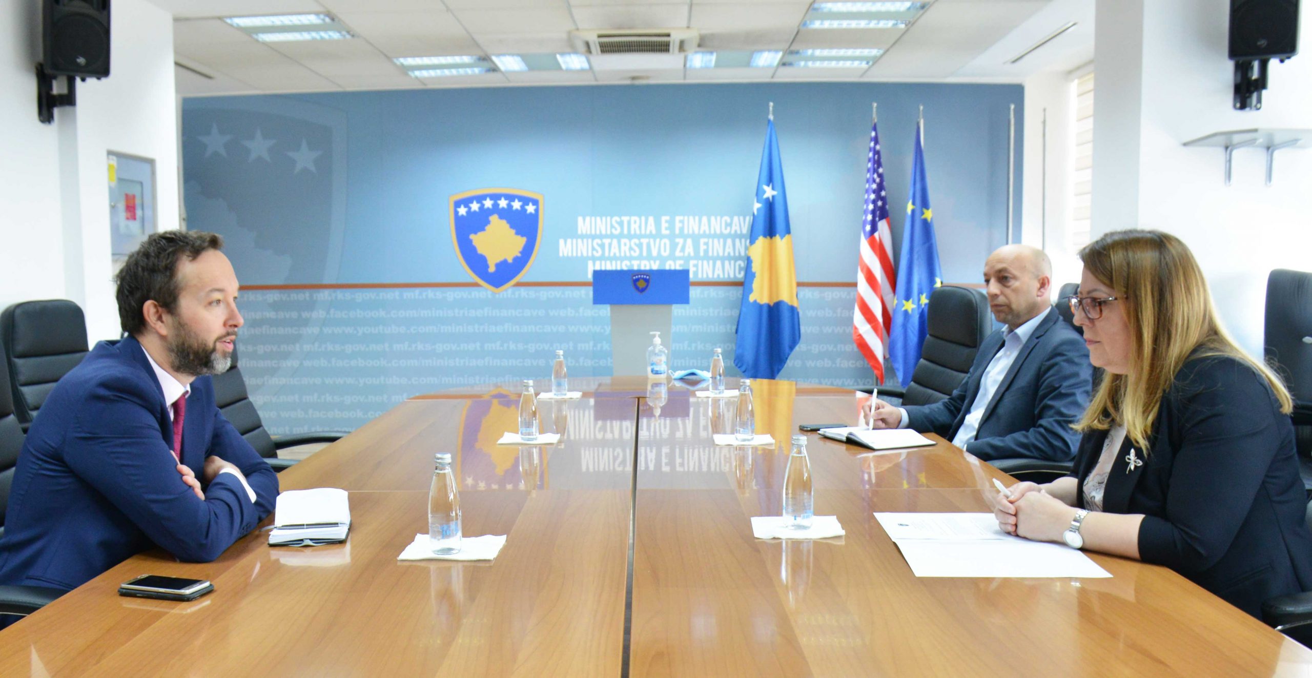 Ministrja Bajrami priti në takim drejtorin e BERZH-it – Epoka e Re Ministrja Bajrami priti në takim drejtorin e BERZH-it – Epoka e Re