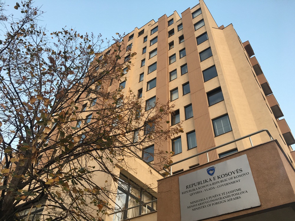 Opozita dhe shoqëria civile kritikojnë qeverinë për mosemërimin e ... Opozita dhe shoqëria civile kritikojnë qeverinë për mosemërimin e ...
