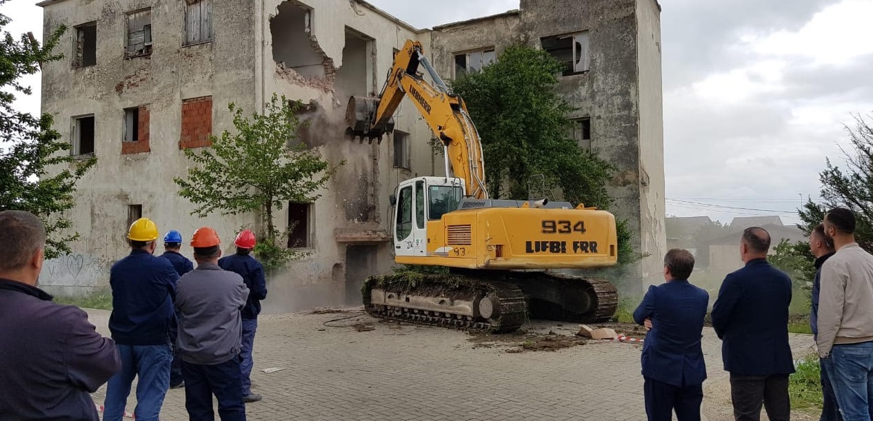 Rrënohen objektet e vetmisë në Obiliq – Epoka e Re Rrënohen objektet e vetmisë në Obiliq – Epoka e Re