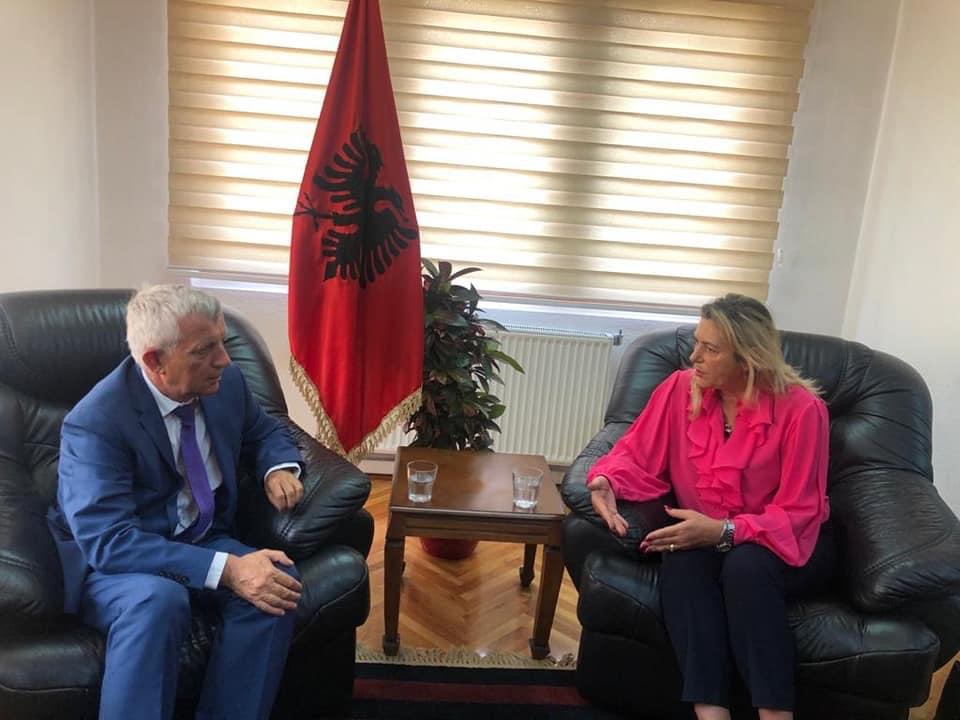 Ambasadori Minxhozi priti në takim zëvendësministren Bakija-Deva ... Ambasadori Minxhozi priti në takim zëvendësministren Bakija-Deva ...