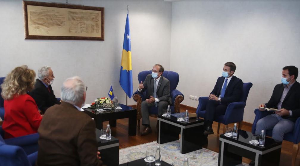 Hoti: Qeveria do t’i trajtojë seriozisht sfidat e pensionistëve – Epoka ... Hoti: Qeveria do t’i trajtojë seriozisht sfidat e pensionistëve – Epoka ...