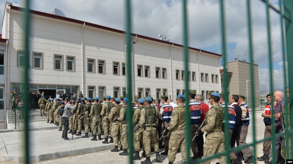 Gjykata turke dënon me burgim të përjetshëm dhjetëra persona për grusht ... Gjykata turke dënon me burgim të përjetshëm dhjetëra persona për grusht ...