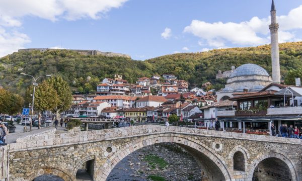Burri në Prizren sulmon gruan shtatzënë, dërgohet në mbajtje – Epoka e Re Burri në Prizren sulmon gruan shtatzënë, dërgohet në mbajtje – Epoka e Re