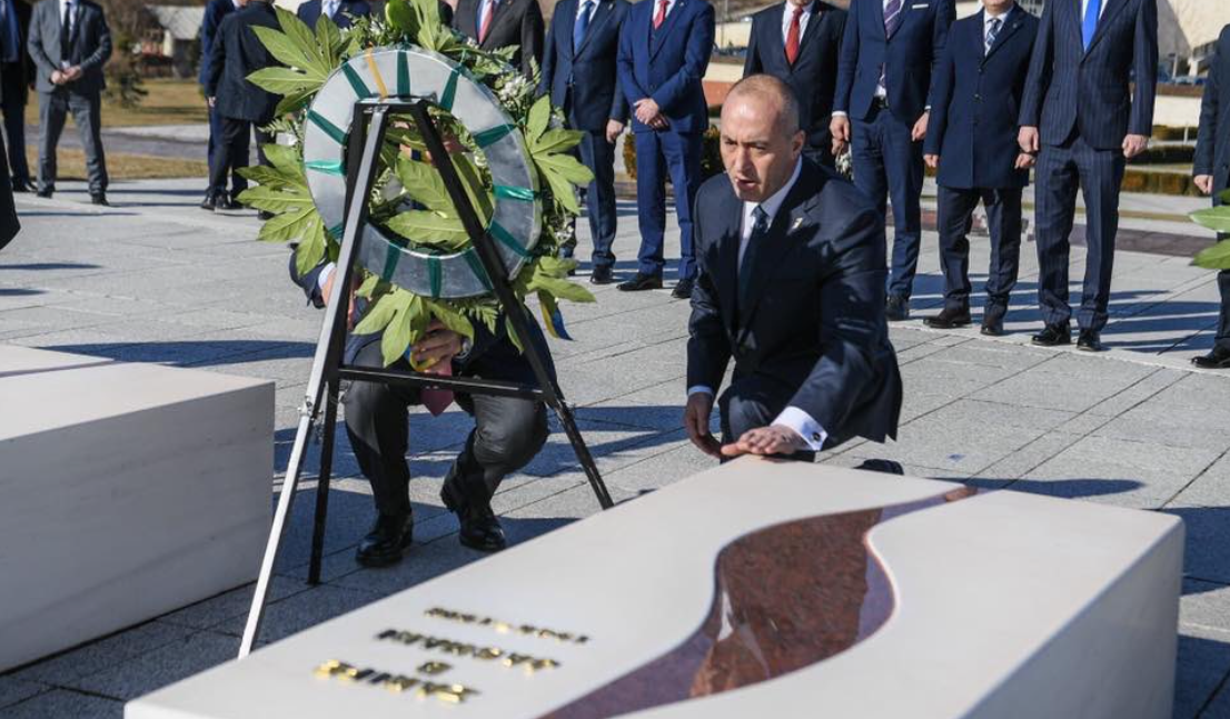 Haradinaj sot bën homazhe në Kompleksin Memorial “Adem Jashari” – Epoka ... Haradinaj sot bën homazhe në Kompleksin Memorial “Adem Jashari” – Epoka ...