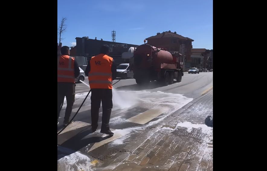 Pastrohen rrugët e kryeqytetit, Rama: Prishtina e pastër! (video ... Pastrohen rrugët e kryeqytetit, Rama: Prishtina e pastër! (video ...