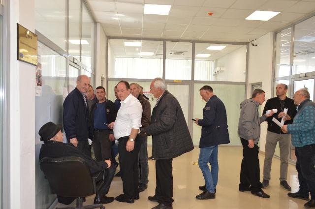 Po punohet edhe jashtë orarit të punës për t’u shërbyer bujqve ... Po punohet edhe jashtë orarit të punës për t’u shërbyer bujqve ...