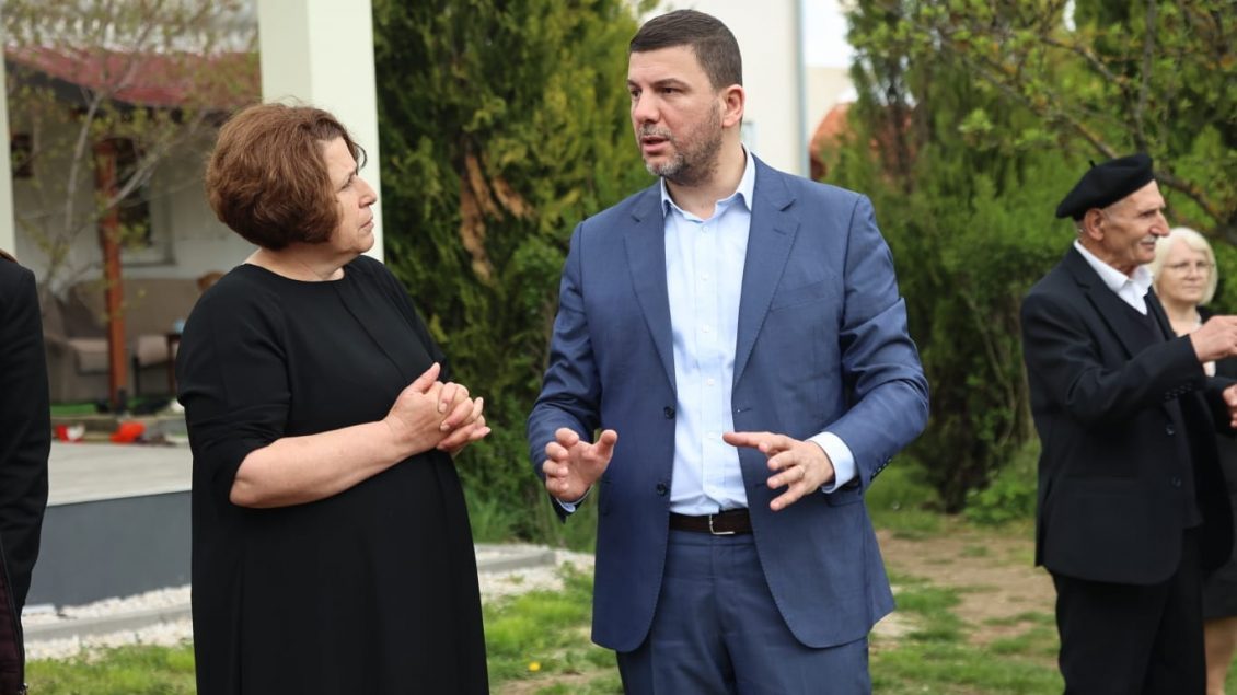 Krasniqi: Ilaz Kodra bashkë me Adem Jasharin ishin ndër të parët që i ... Krasniqi: Ilaz Kodra bashkë me Adem Jasharin ishin ndër të parët që i ...