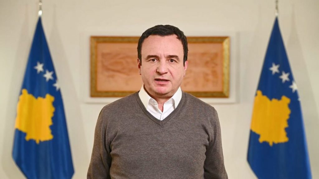 Kurti sot bën homazhe te varrezat e dëshmorëve në Marec dhe Makoc ... Kurti sot bën homazhe te varrezat e dëshmorëve në Marec dhe Makoc ...