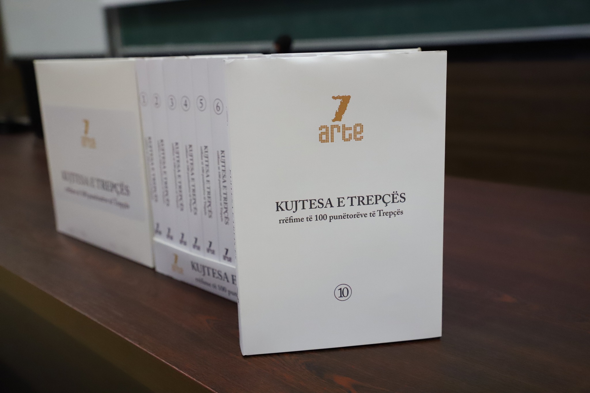 Promovohet libri “Kujtesa e Trepçës – 100 rrëfime të punëtorëve të ... Promovohet libri “Kujtesa e Trepçës – 100 rrëfime të punëtorëve të ...