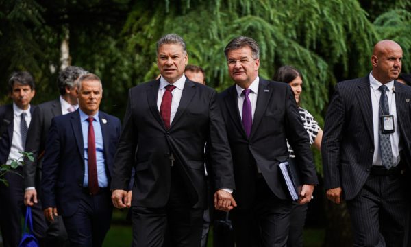 Lajçak dhe Escobar në Kosovë e Serbi për de-përshkallëzimin e ... Lajçak dhe Escobar në Kosovë e Serbi për de-përshkallëzimin e ...