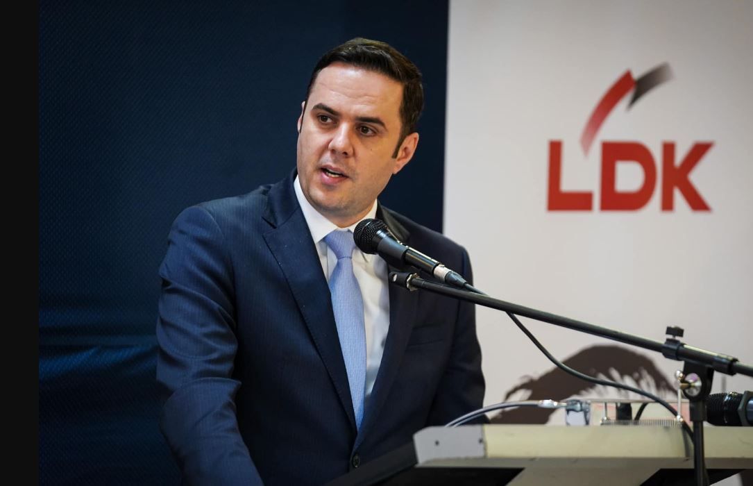 Lumir Abdixhiku rizgjidhet sërish në krye të LDK-së – Epoka e Re Lumir Abdixhiku rizgjidhet sërish në krye të LDK-së – Epoka e Re