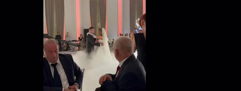 Xhavit Haliti marton djalin – pamje nga dasma madhështore – Epoka e Re Xhavit Haliti marton djalin – pamje nga dasma madhështore – Epoka e Re