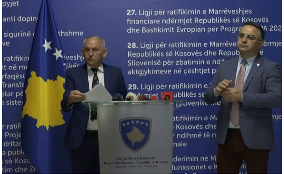Dreshaj i lutet Perëndisë: O Zot vetëdijësoji kosovarët se çfarë po bën ... Dreshaj i lutet Perëndisë: O Zot vetëdijësoji kosovarët se çfarë po bën ...