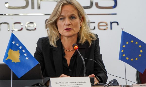 Viola von Cramon: Këtë Serbi s’mund ta pranojmë në BE, të zgjedhë ... Viola von Cramon: Këtë Serbi s’mund ta pranojmë në BE, të zgjedhë ...
