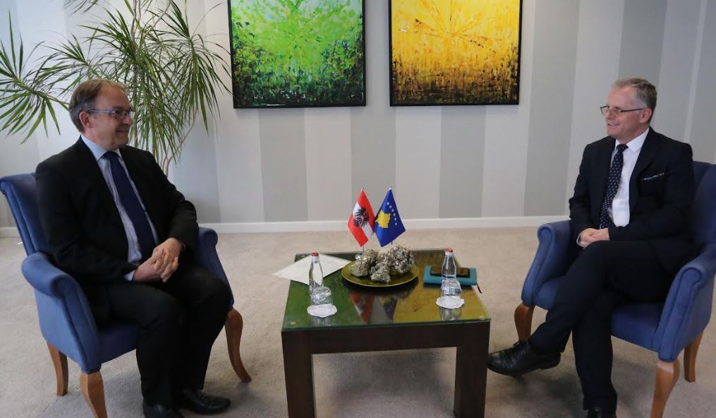 Bislimi takohet me ambasadorin e ri austriak, diskutojnë për integrimin ... Bislimi takohet me ambasadorin e ri austriak, diskutojnë për integrimin ...