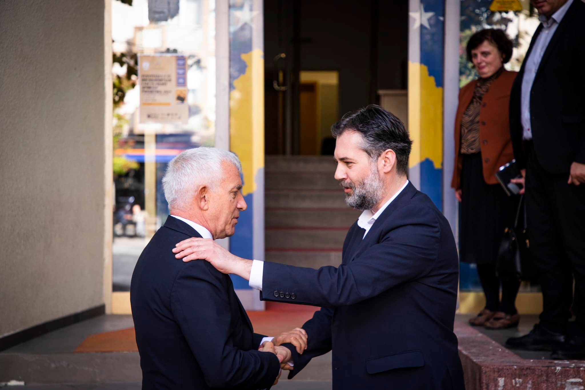Çeku: Ambasadori Minxhozi po lë prapa më shumë se një mision – Epoka e Re Çeku: Ambasadori Minxhozi po lë prapa më shumë se një mision – Epoka e Re