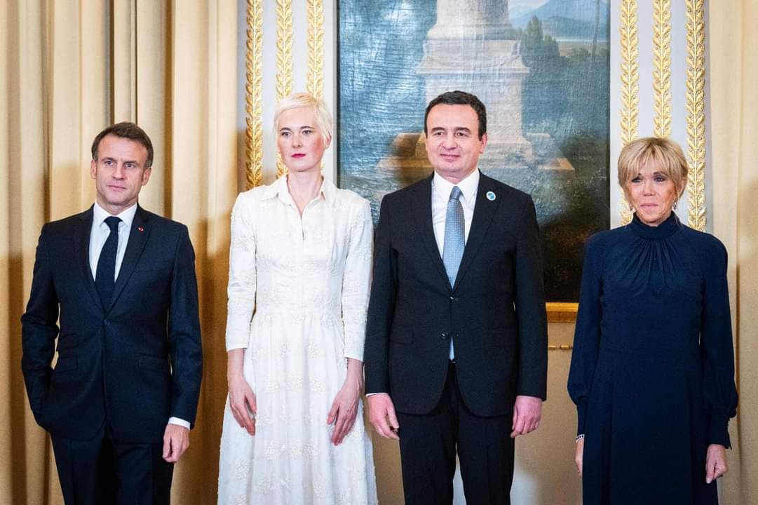 Në Pallatin Élysée, kryeministri Albin Kurti bashkë me bashkëshorten ... Në Pallatin Élysée, kryeministri Albin Kurti bashkë me bashkëshorten ...