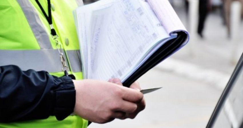 Për 24 orë mbi 2 mijë gjoba trafiku – Epoka e Re Për 24 orë mbi 2 mijë gjoba trafiku – Epoka e Re