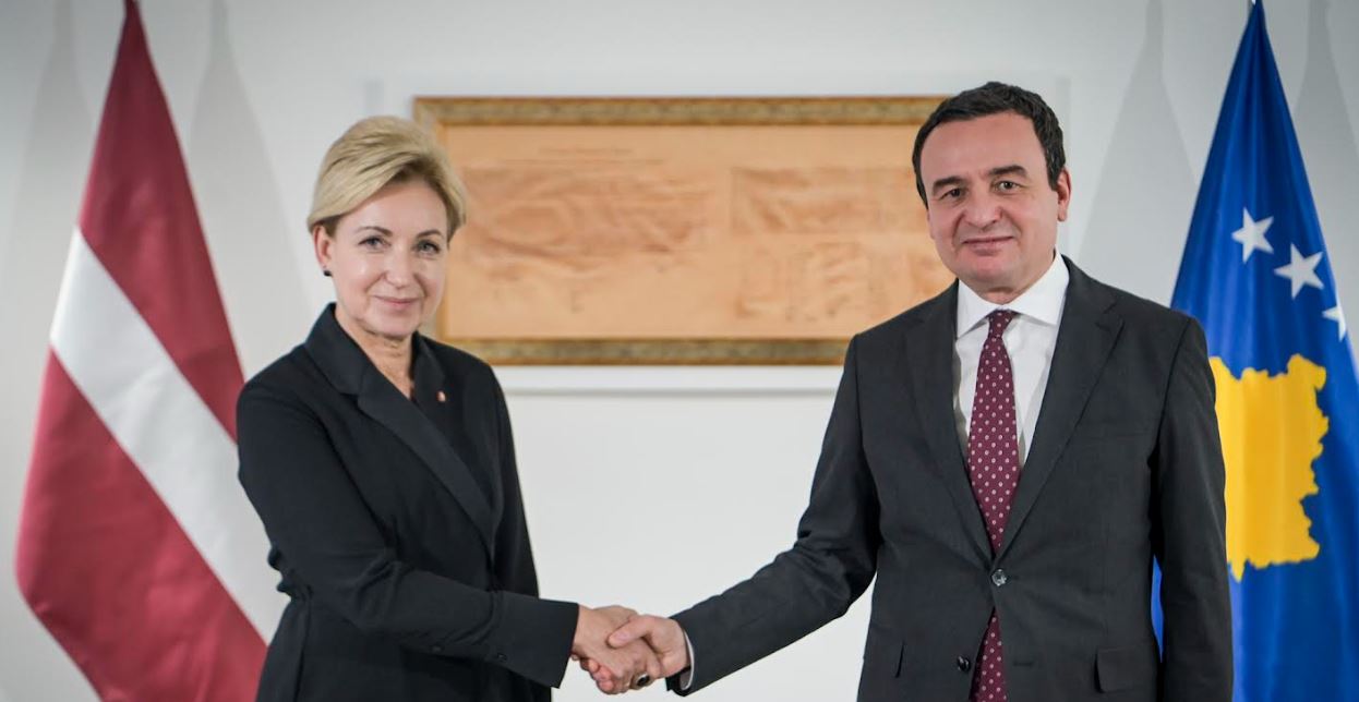 Kurti i bën ftesë zyrtare për vizitë në Kosovë kryeministres së ... Kurti i bën ftesë zyrtare për vizitë në Kosovë kryeministres së ...