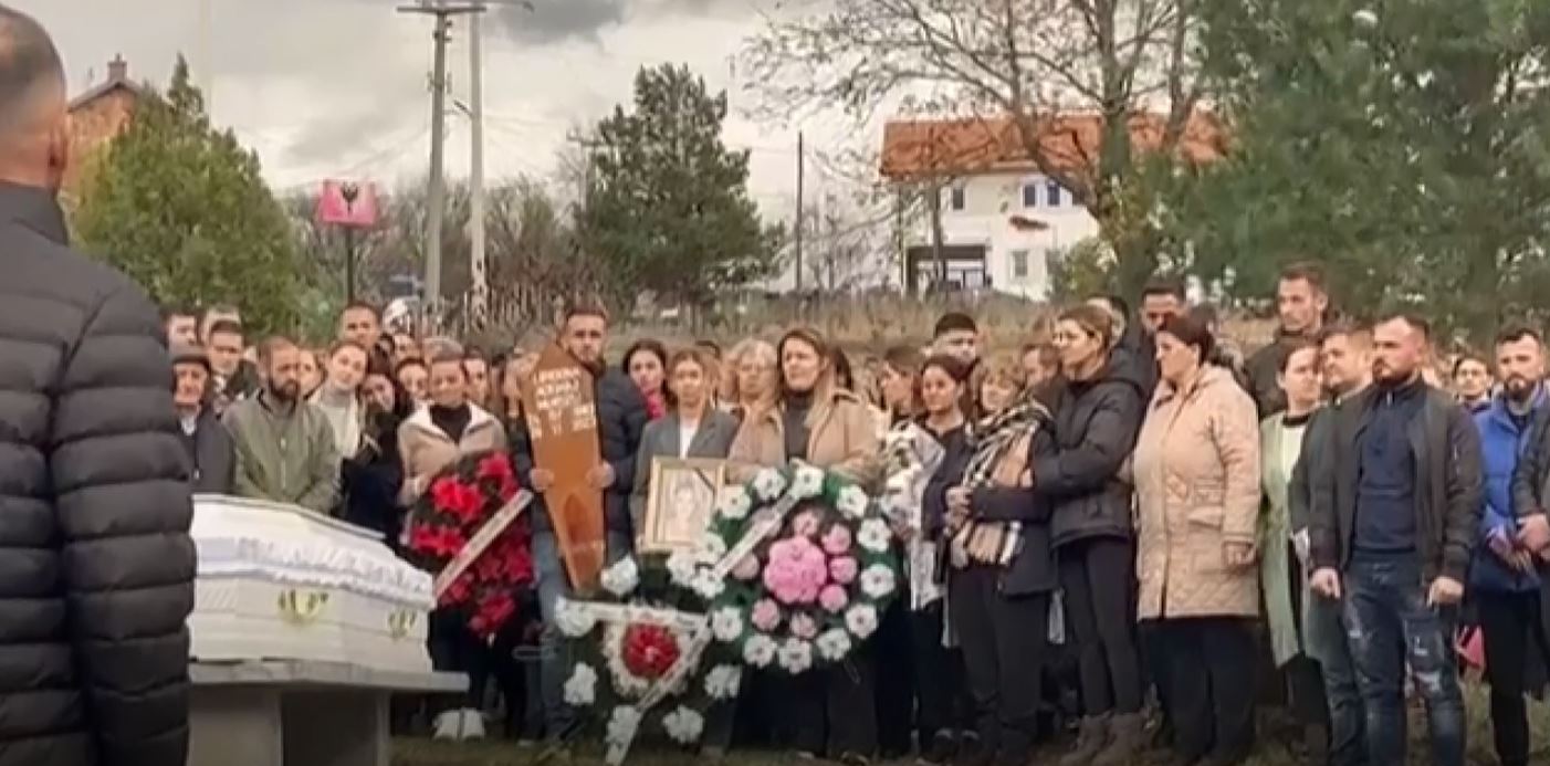 Varroset Liridona Murseli, e cila dyshohet se u vra nga grabitësit në ... Varroset Liridona Murseli, e cila dyshohet se u vra nga grabitësit në ...
