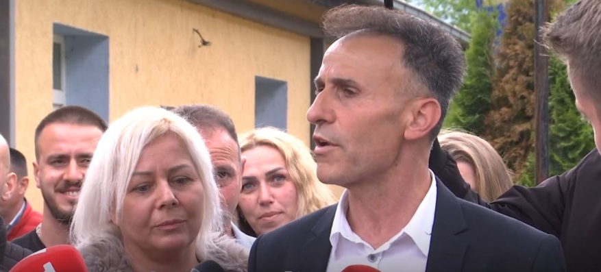 I dolën pamjet duke konsumuar drogë, shkarkohet nënkryetarja e komunës ... I dolën pamjet duke konsumuar drogë, shkarkohet nënkryetarja e komunës ...