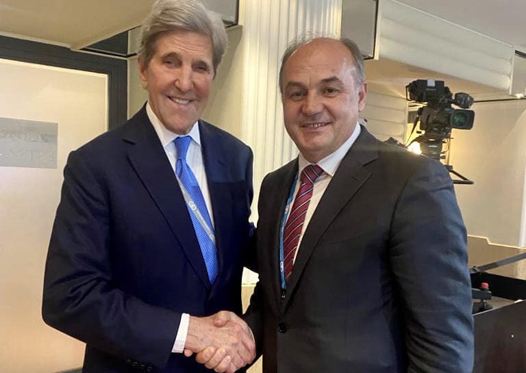 Hoxhaj takon ish-sekretarin e Shtetit amerikan John Kerry – Epoka e Re Hoxhaj takon ish-sekretarin e Shtetit amerikan John Kerry – Epoka e Re