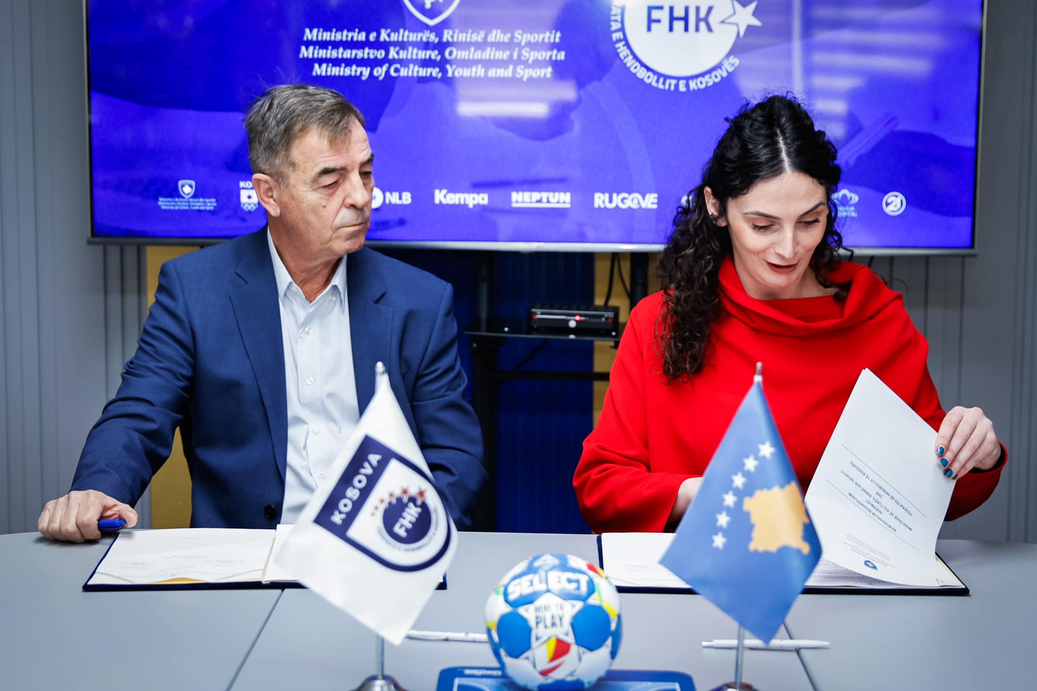 FHK-ja nënshkruan memorandum bashkëpunimi me MKRS-në – Epoka e Re FHK-ja nënshkruan memorandum bashkëpunimi me MKRS-në – Epoka e Re