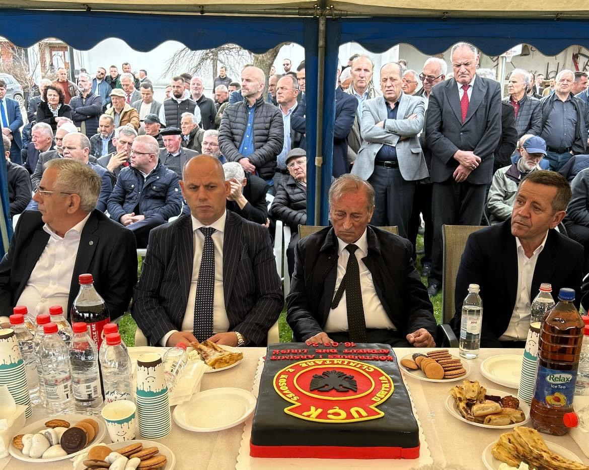 Vendoset “Pllaka e Nderit” në shtëpinë e Azem Sylës, Lladrovci ...