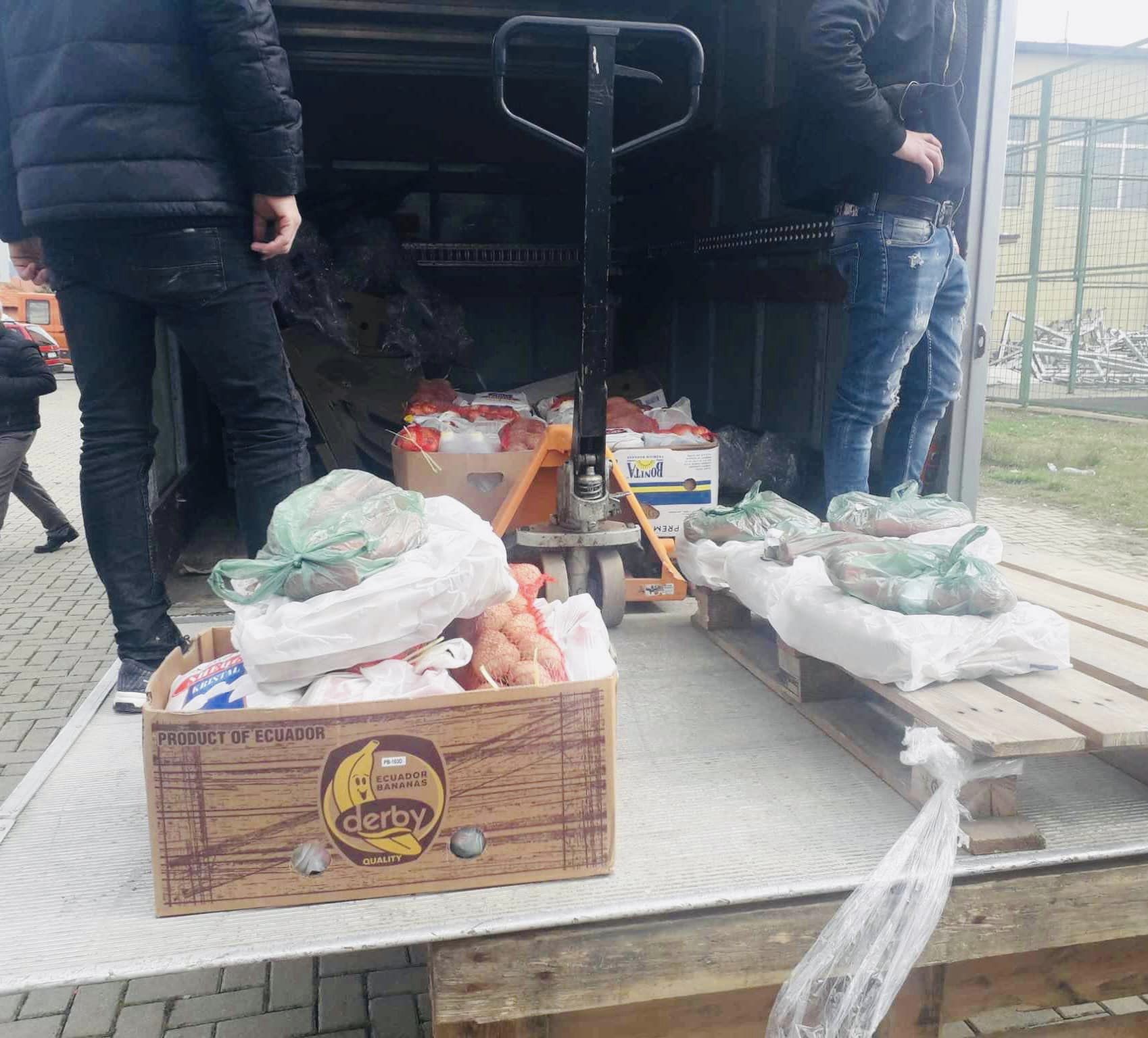 Shpërndahen 411 pako ushqimore për familjet me gjendje të rëndë ... Shpërndahen 411 pako ushqimore për familjet me gjendje të rëndë ...