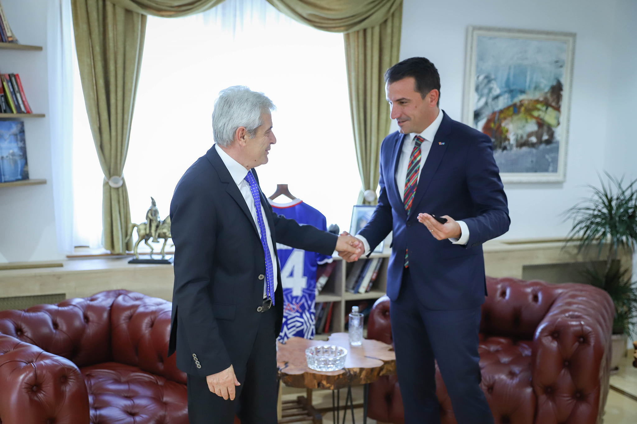 Ali Ahmeti shpallet qytetar nderi në Tiranë – Epoka e Re Ali Ahmeti shpallet qytetar nderi në Tiranë – Epoka e Re