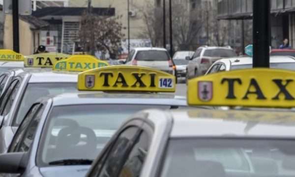 Nuk pagoi taksistin dhe ia vodhi celularin, arrestohet – Epoka e Re Nuk pagoi taksistin dhe ia vodhi celularin, arrestohet – Epoka e Re
