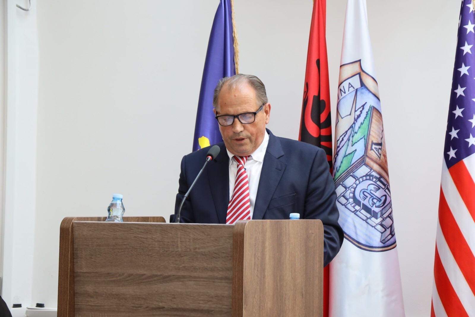 LIBËR ME VLERA TË MËDHA PËR TRURIN E MENDIMIT SHKENCOR DHE POLITIK ...