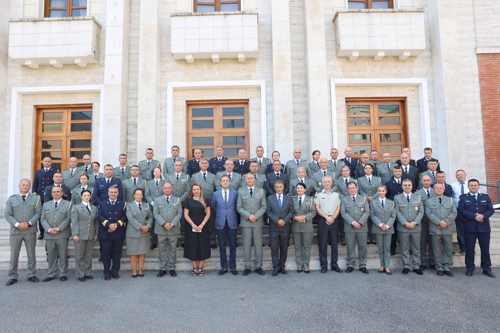Oficerë të FSK-së diplomojnë në Shqipëri – Epoka e Re Oficerë të FSK-së diplomojnë në Shqipëri – Epoka e Re