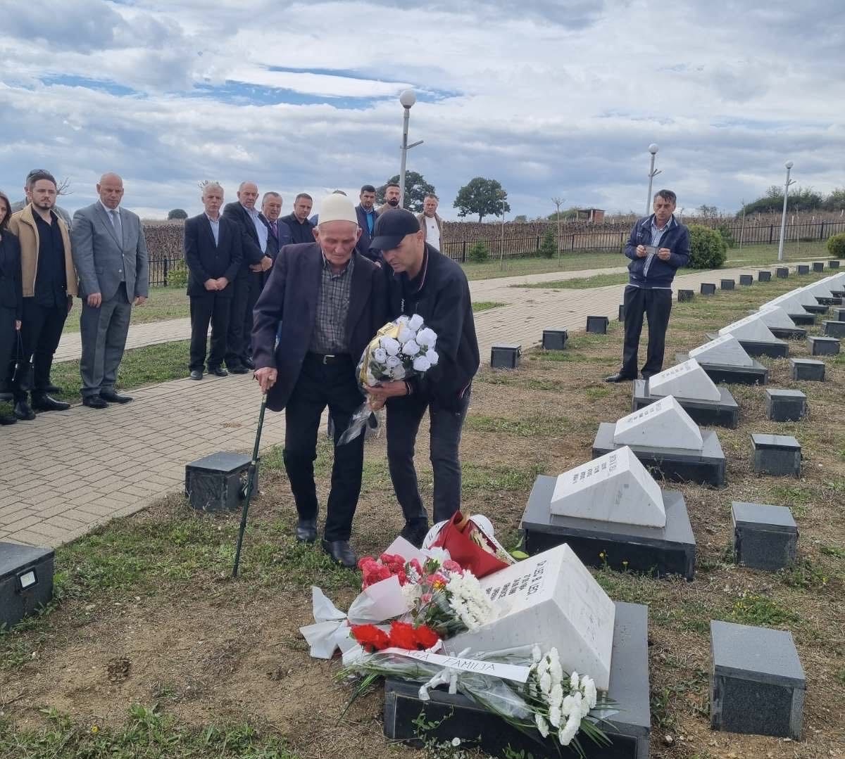 Përkujtohet mjeku Lec Gradica në 26-vjetorin e rënies – Epoka e Re