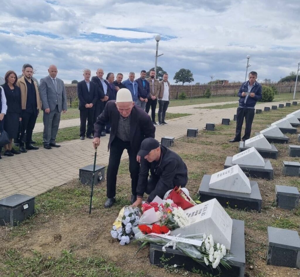 Përkujtohet mjeku Lec Gradica në 26-vjetorin e rënies – Epoka e Re