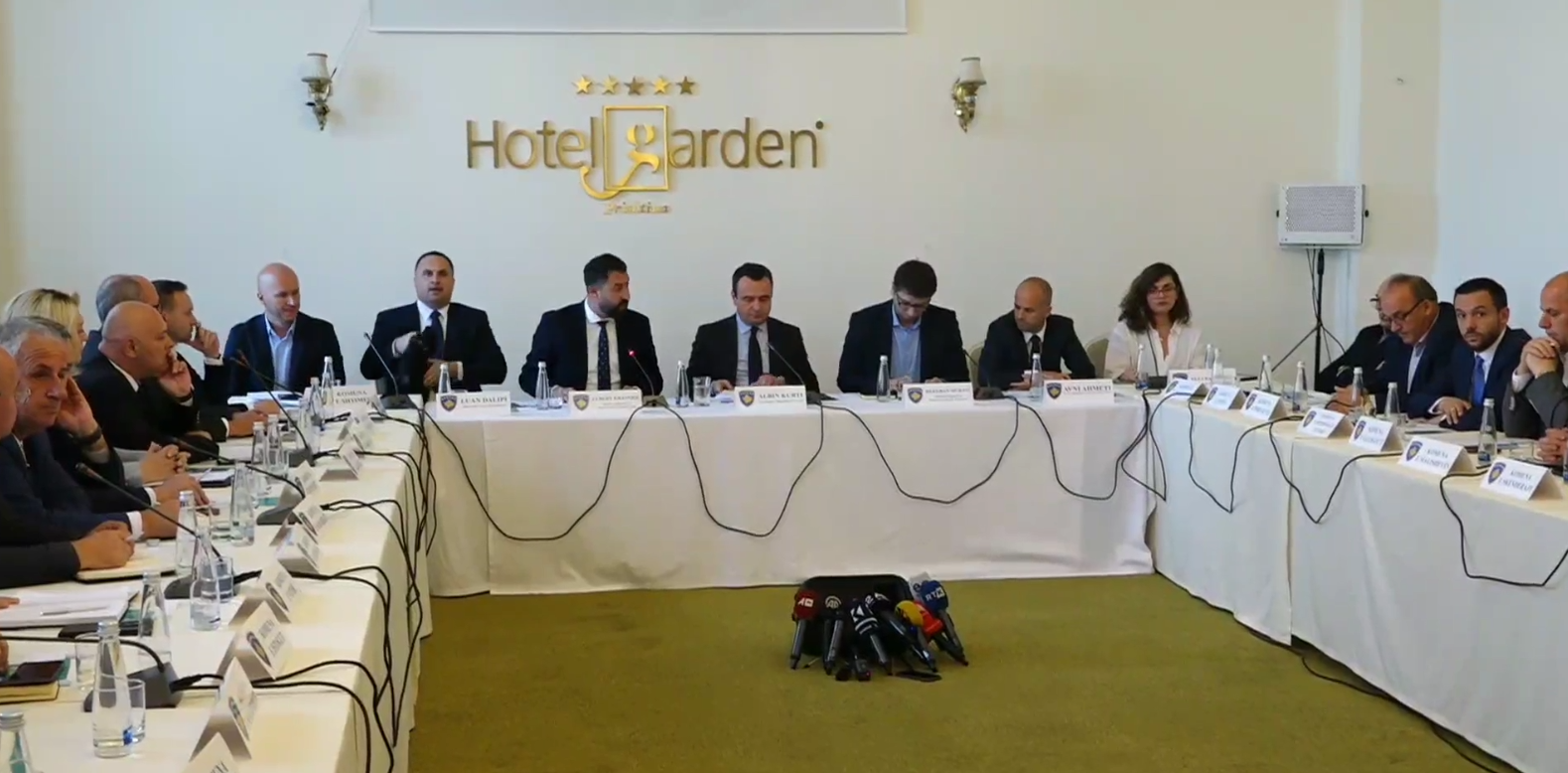 Kurti në takim me kryetarët e komunave: T’i vazhdojmë bashkë punët e ... Kurti në takim me kryetarët e komunave: T’i vazhdojmë bashkë punët e ...
