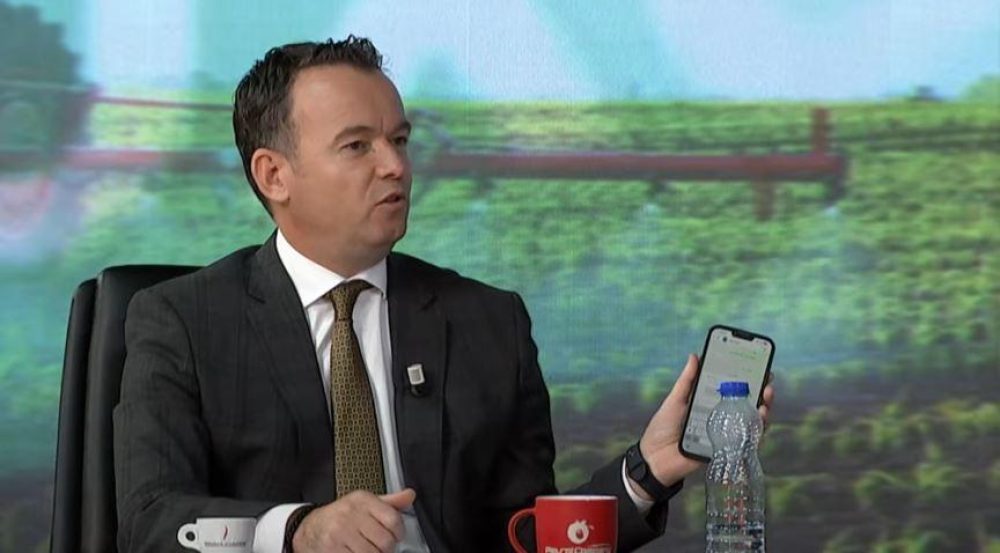 Faton Peci ia publikon disa mesazhe Haki Abazit: Më ka kërkuar punësime ...