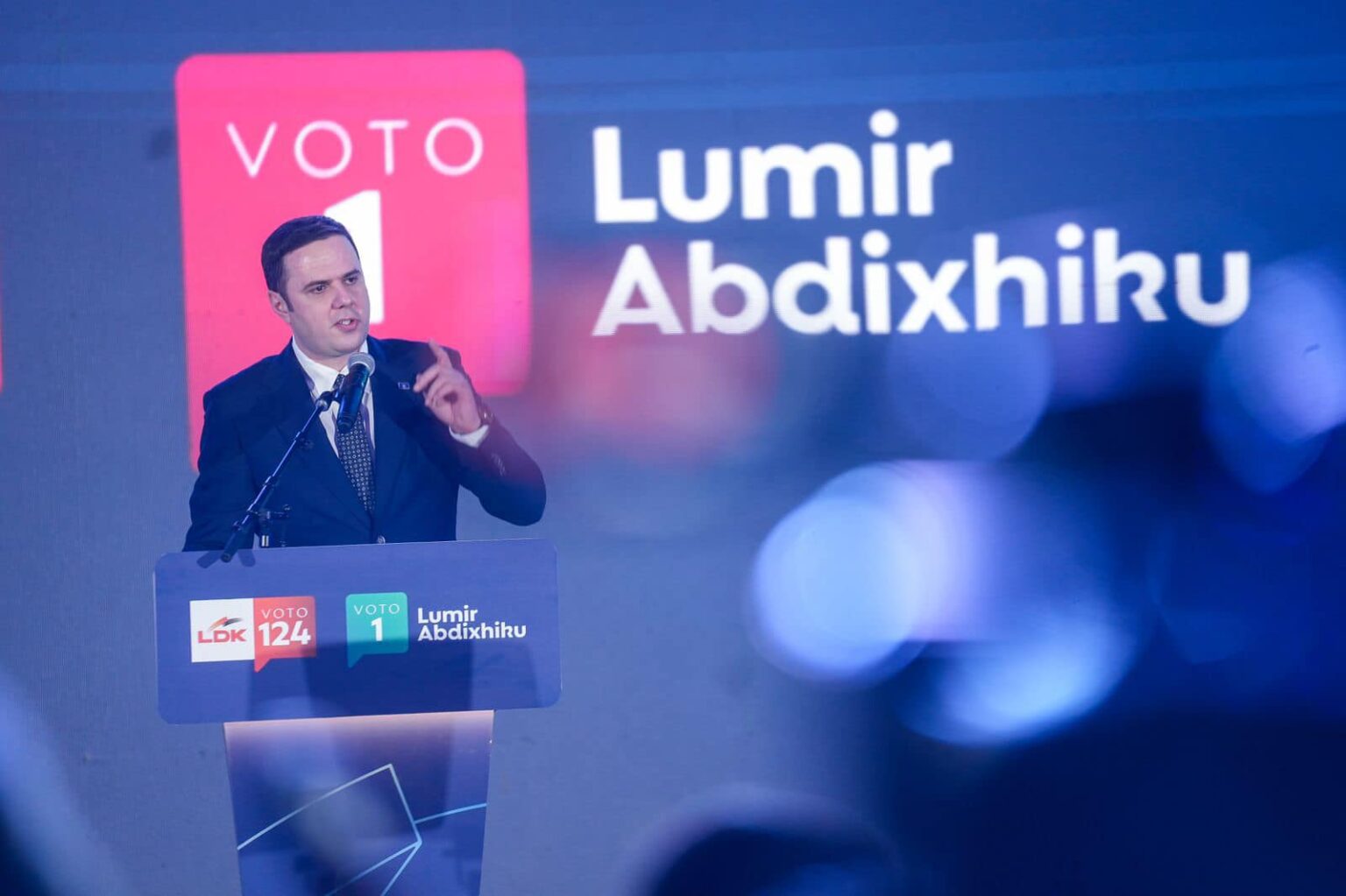 Abdixhiku: Të gjithë punëtorëve të shtetit do ua rrisim pagat me ... Abdixhiku: Të gjithë punëtorëve të shtetit do ua rrisim pagat me ...
