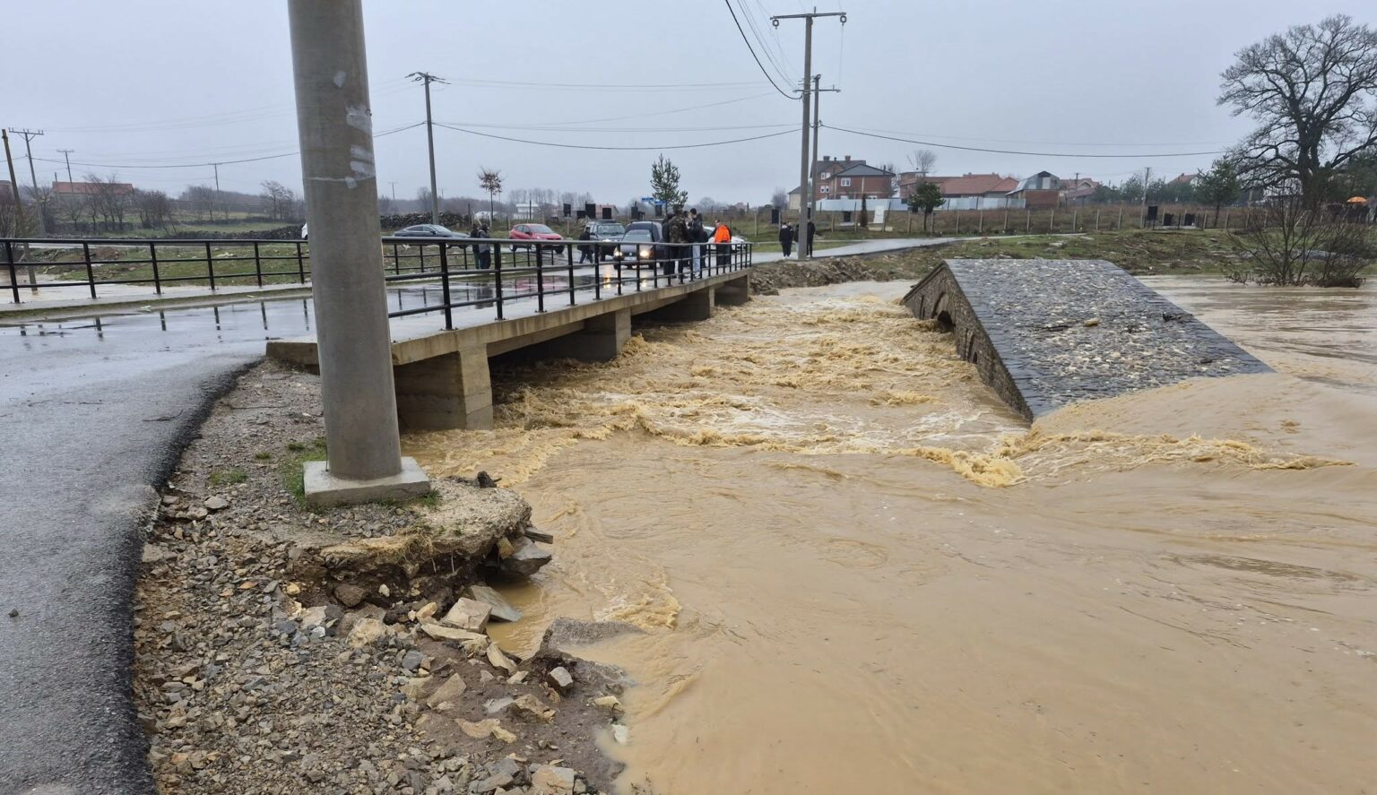 Komunat përgatisin faturë milionëshe për qeverinë për vërshimet e ...